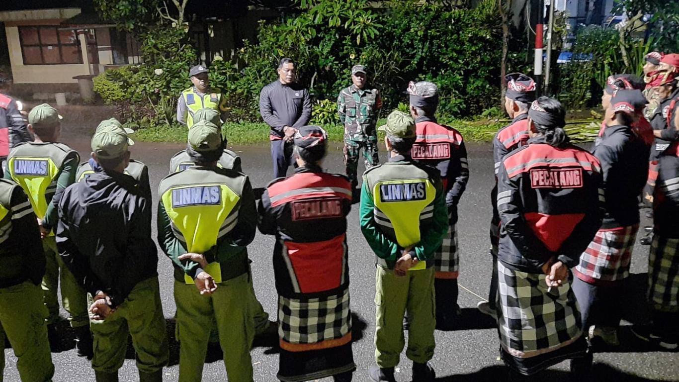 Sinergitas Pecalang dan Linmas amankan perayaan pergantian tahun ...
