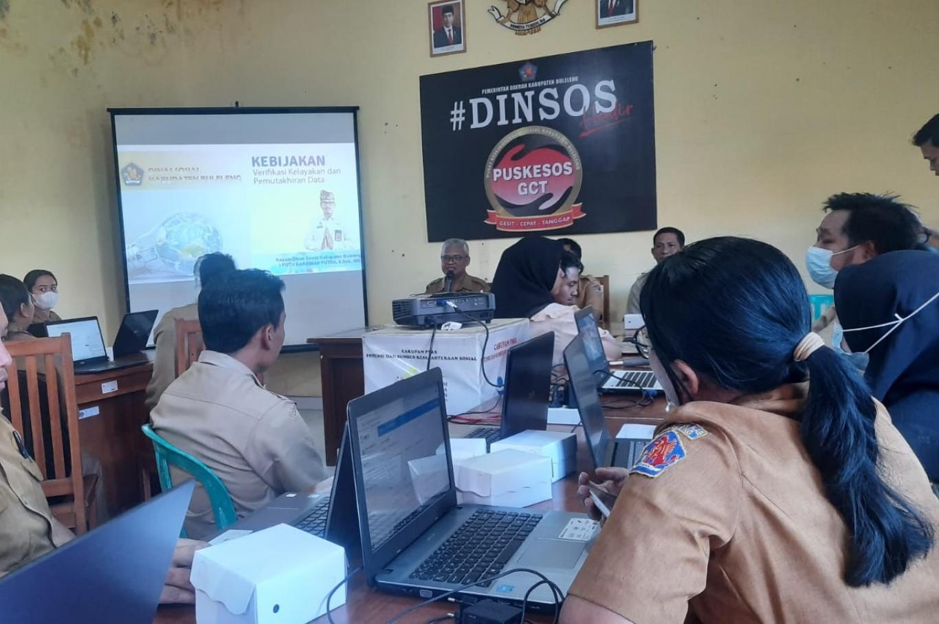 Penguatan Operator SIKS-NG, Desa Gobleg ikuti pelatihan di Dinas Sosial ...